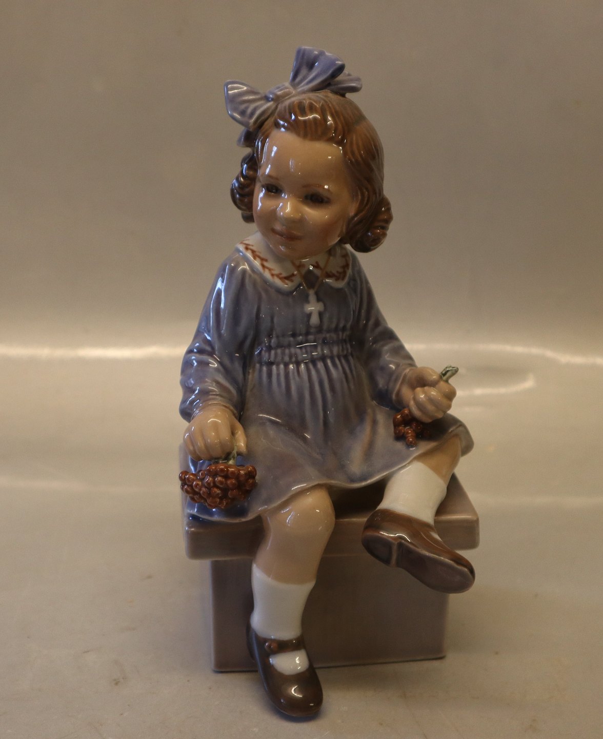 Klosterkælderen - Else Dahl Jensen 1207 Pige med bær (DJ) 19 cm - Else ...